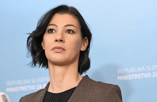SDS v interpelacijo zoper pravosodno ministrico Dominiko Švarc Pipan ...
